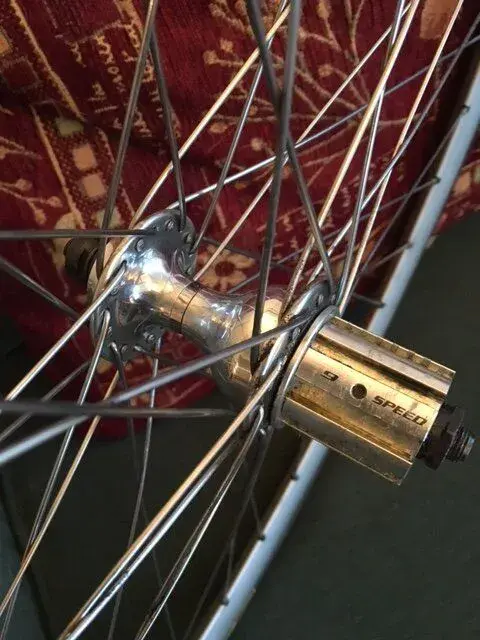 Help identifying these hubs | Retrobike