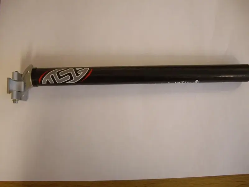 USE Carbon Alien seatpost | Retrobike