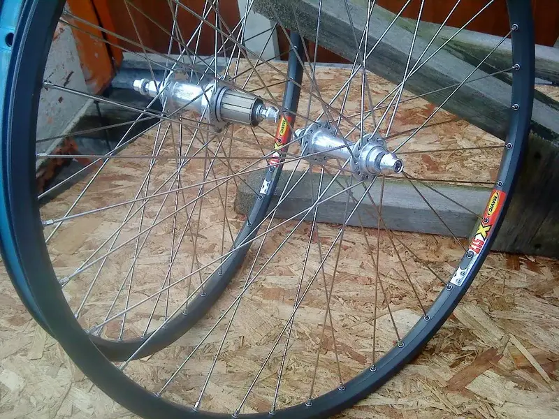 disc hubs or complete wheels | Retrobike
