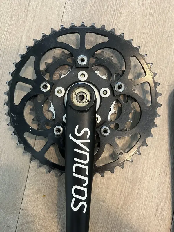 Sold - Syncros revolution crank + rings & crank o matic bolts | Retrobike