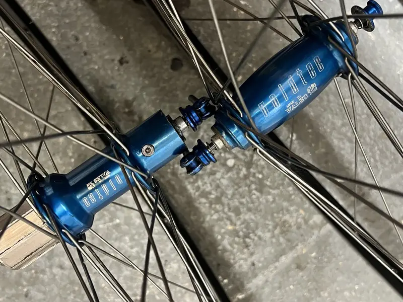 90s Goldtec SAM non disc hubs in blue on Sun Ringle 0degree XC rims ...