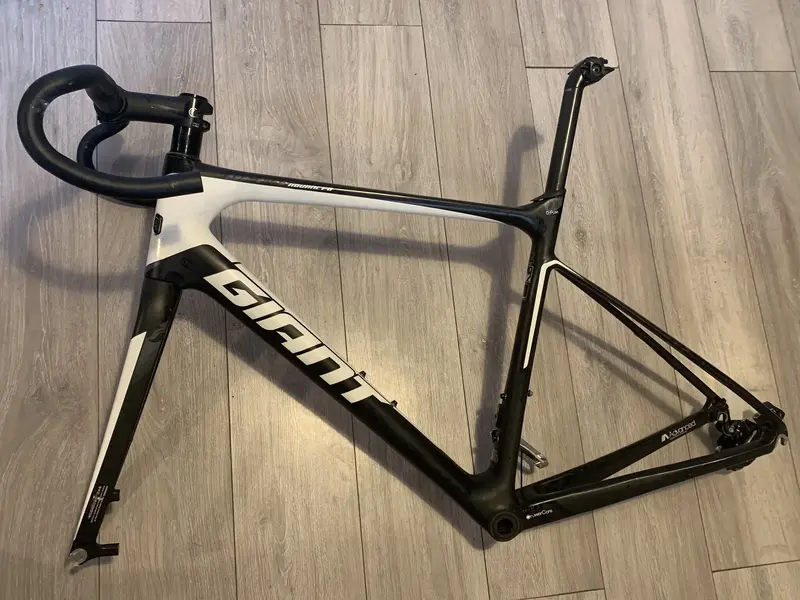For Sale - 2017 giant defy pro2 medium frame fork + extras | Retrobike