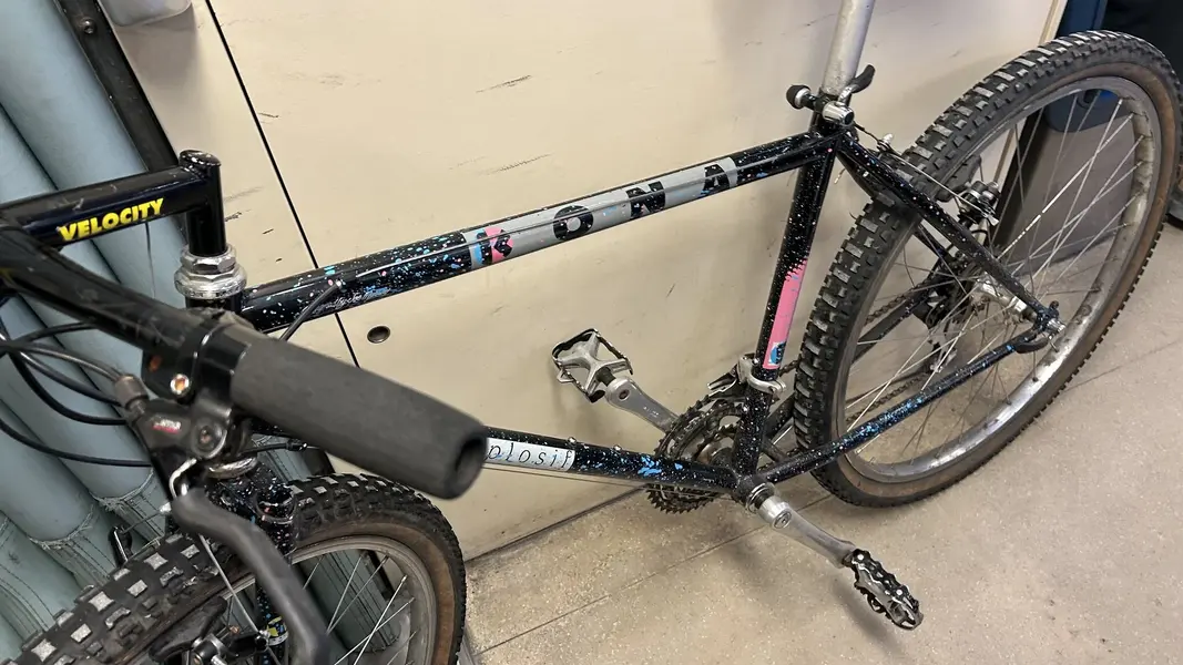 88/89 Kona explosif splatter paint Suntour xc pro build with track 2 ...
